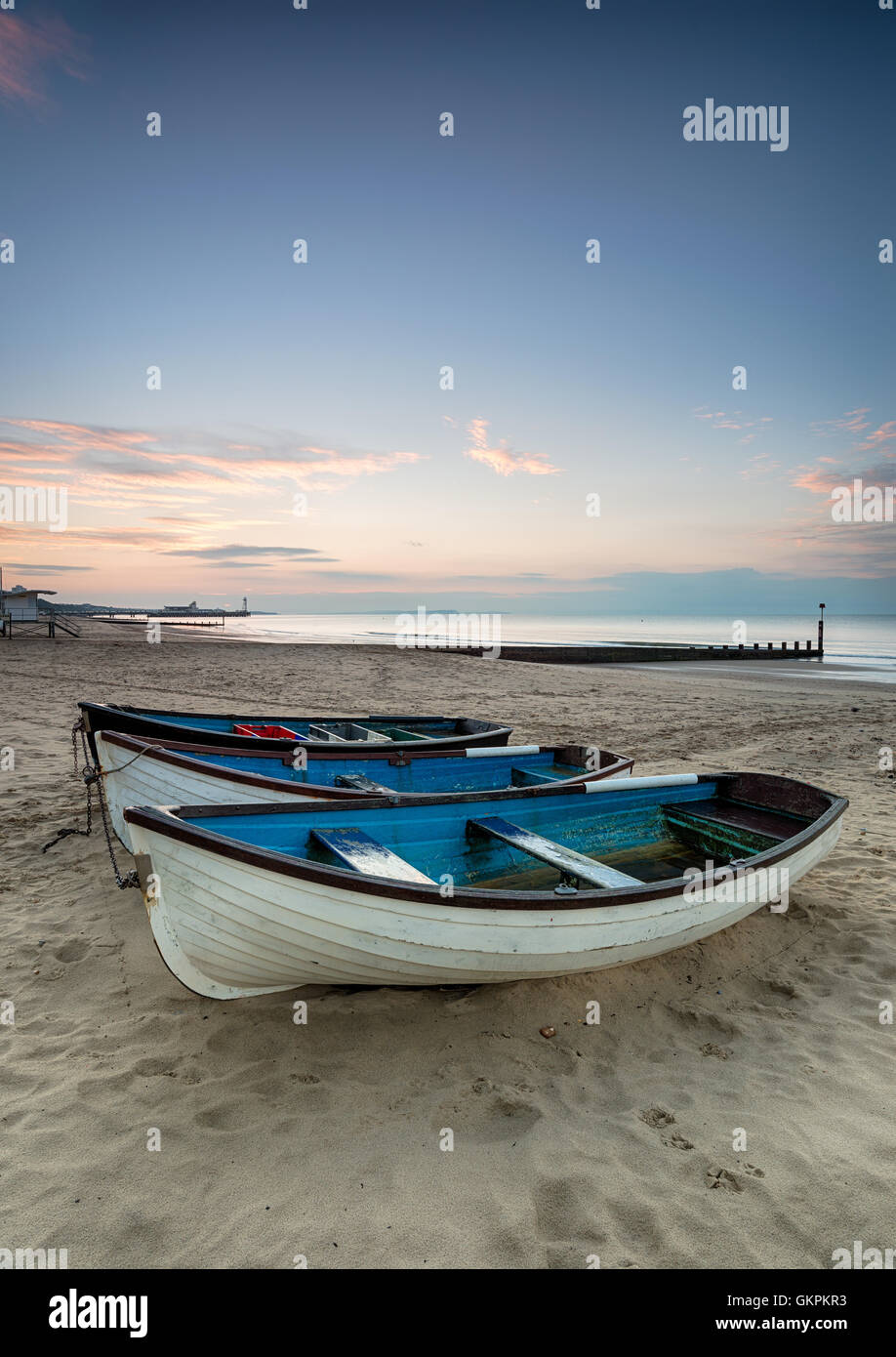 Row of boats hi-res stock photography and images - Alamy