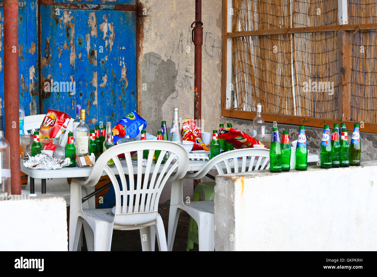 Party aftermath hi-res stock photography and images - Alamy