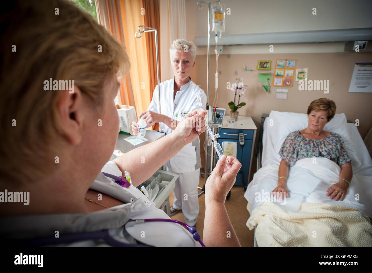 Iv infuus hi-res stock photography and images - Alamy
