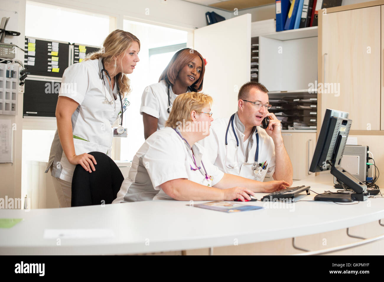 Nurse counter hi-res stock photography and images - Alamy