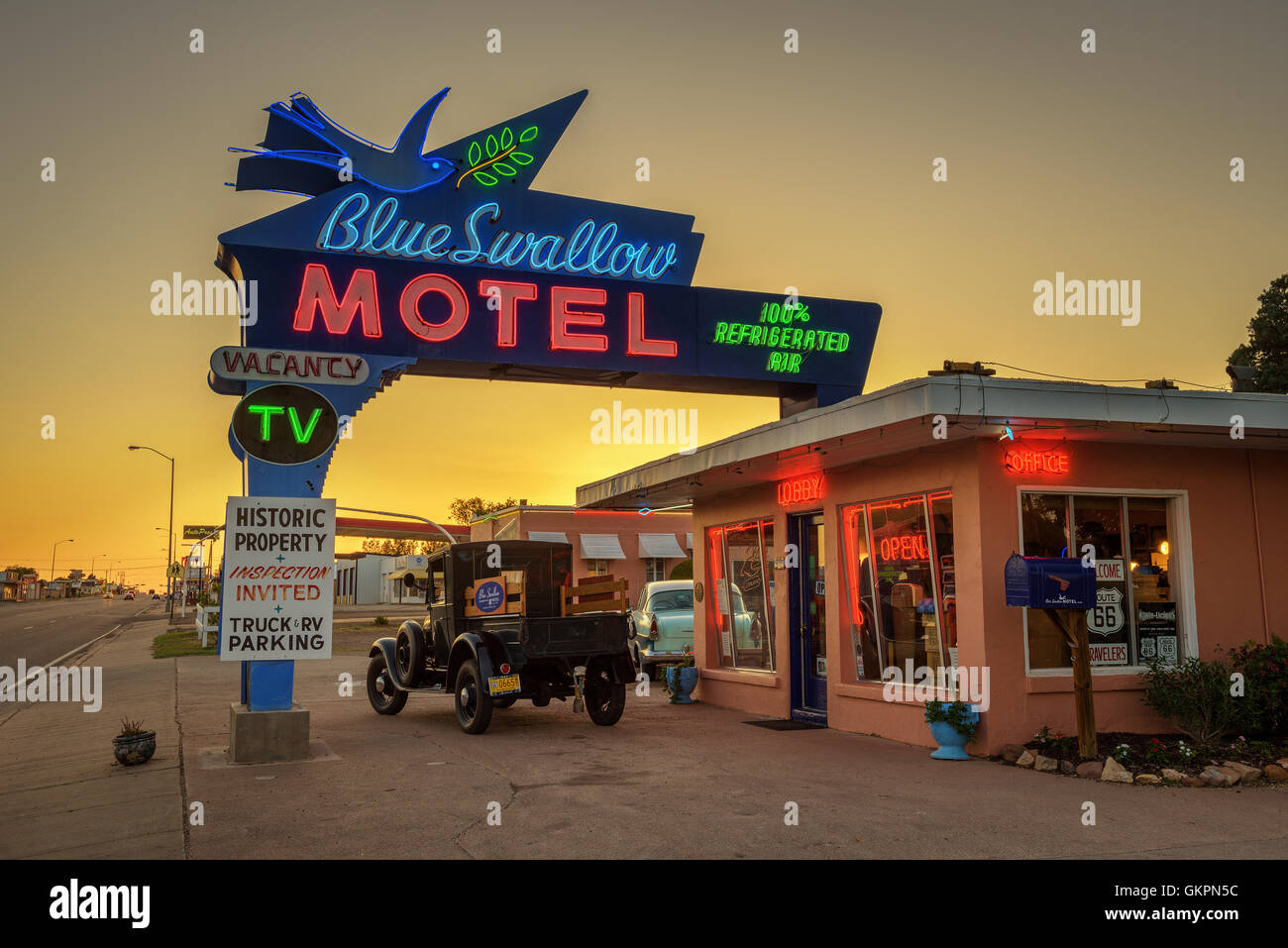 Classic american motel hi-res stock photography and images - Alamy