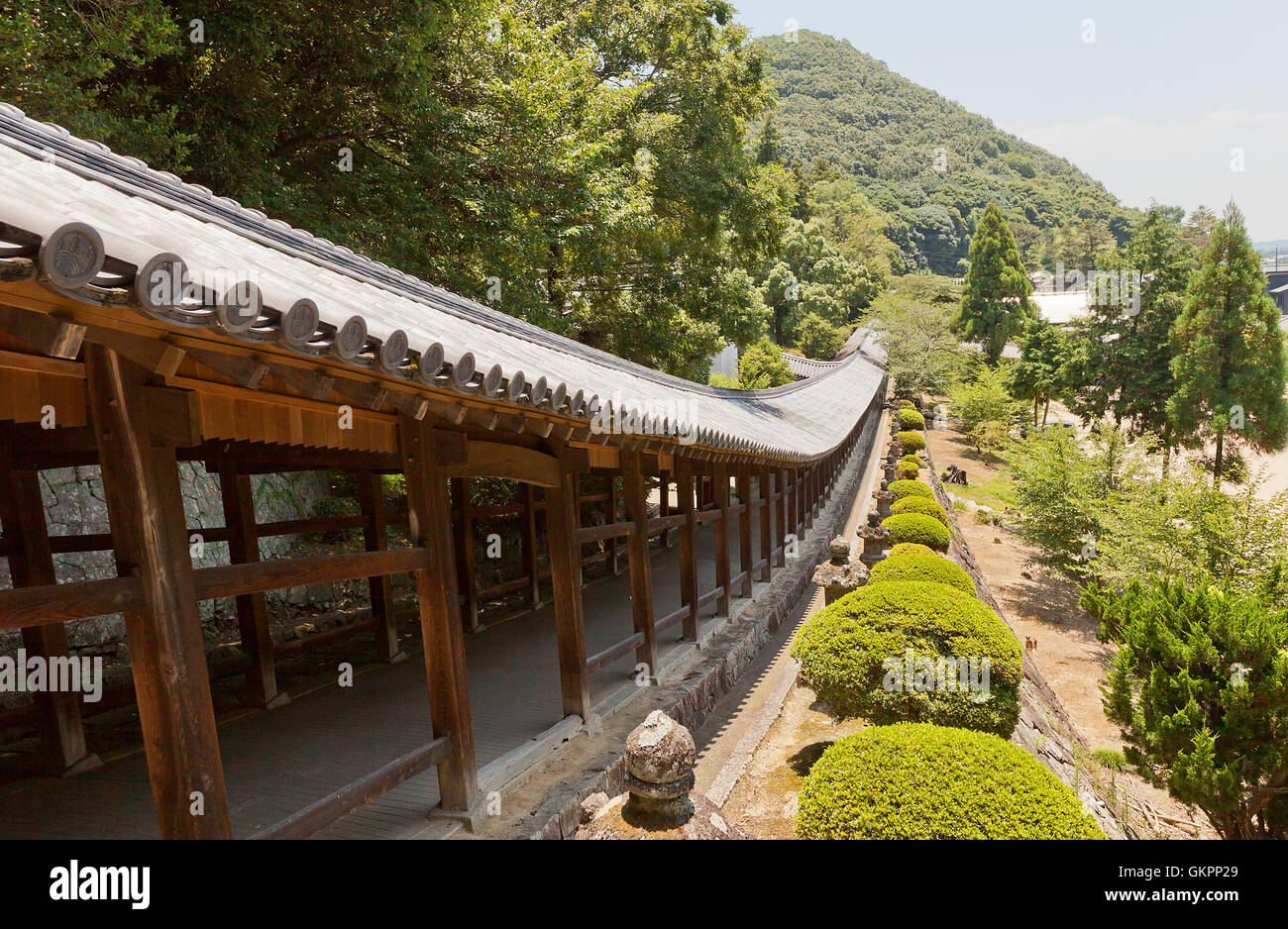 The 400 meter long covered walkway at Kibitsu Shinto Shrine in Okayama ...
