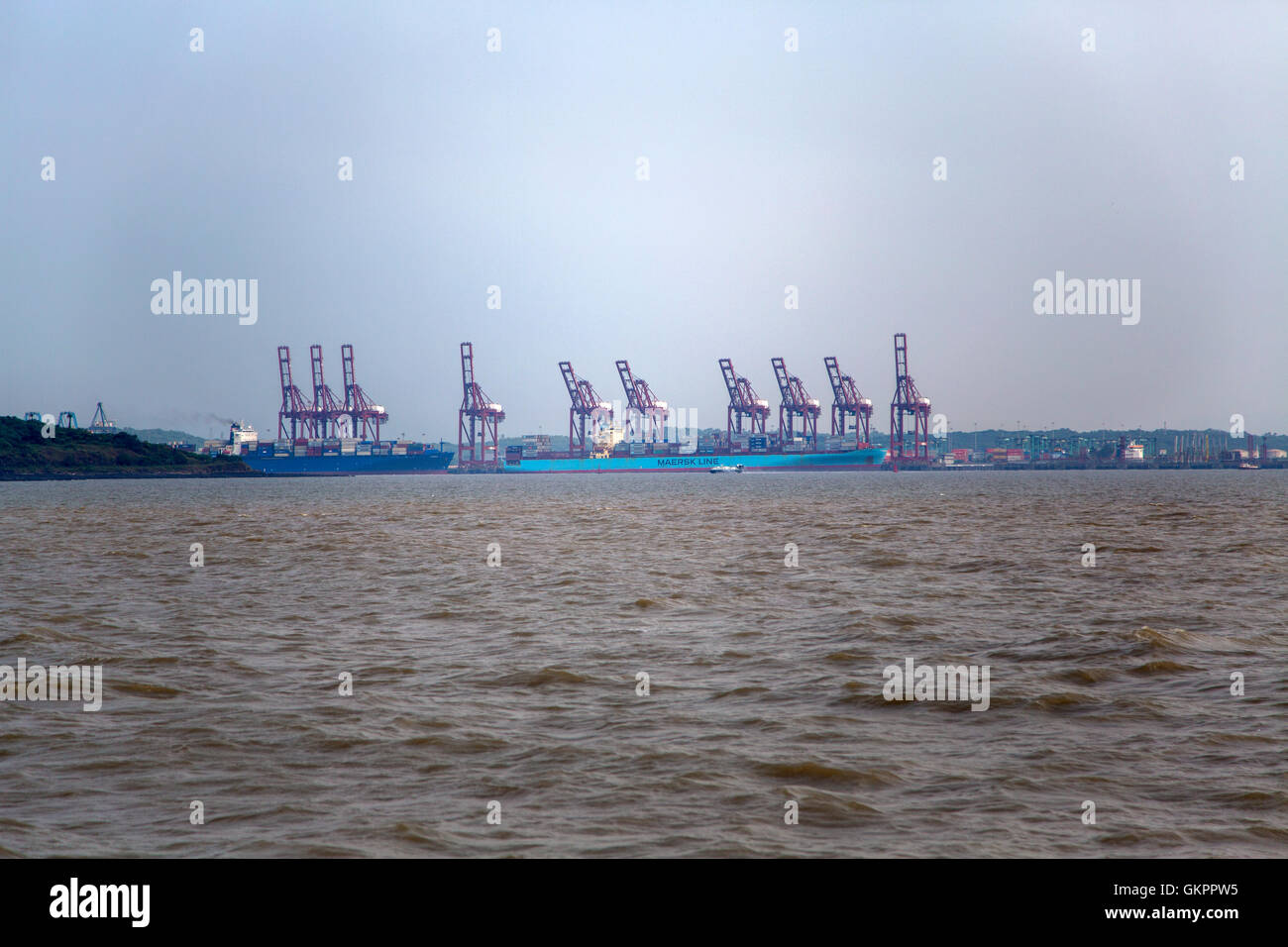 Jawaharlal nehru port in mumbai hi-res stock photography and images - Alamy