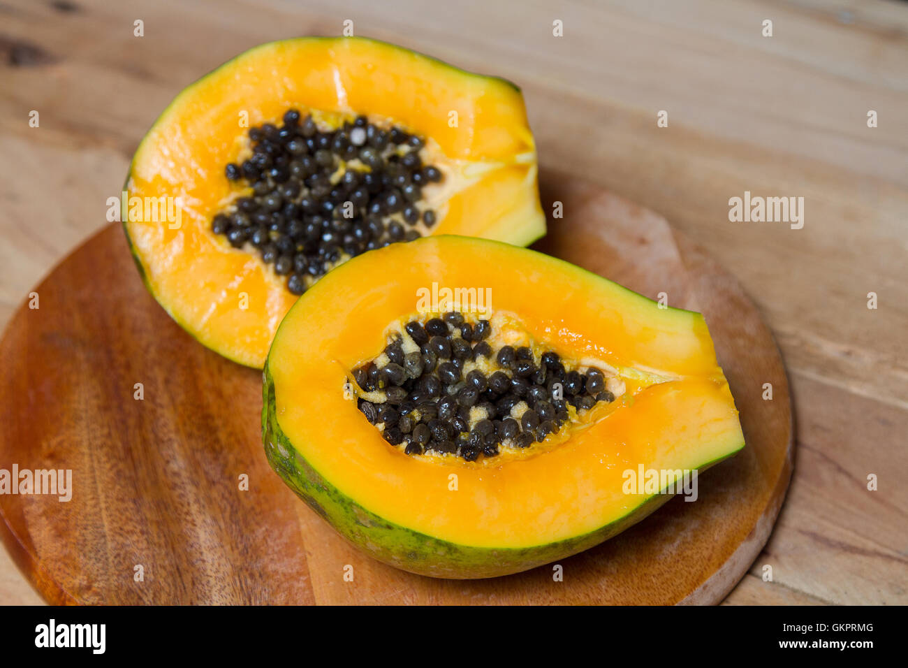 Ripe papaya .Sliced fresh papaya on wooden background Stock Photo - Alamy
