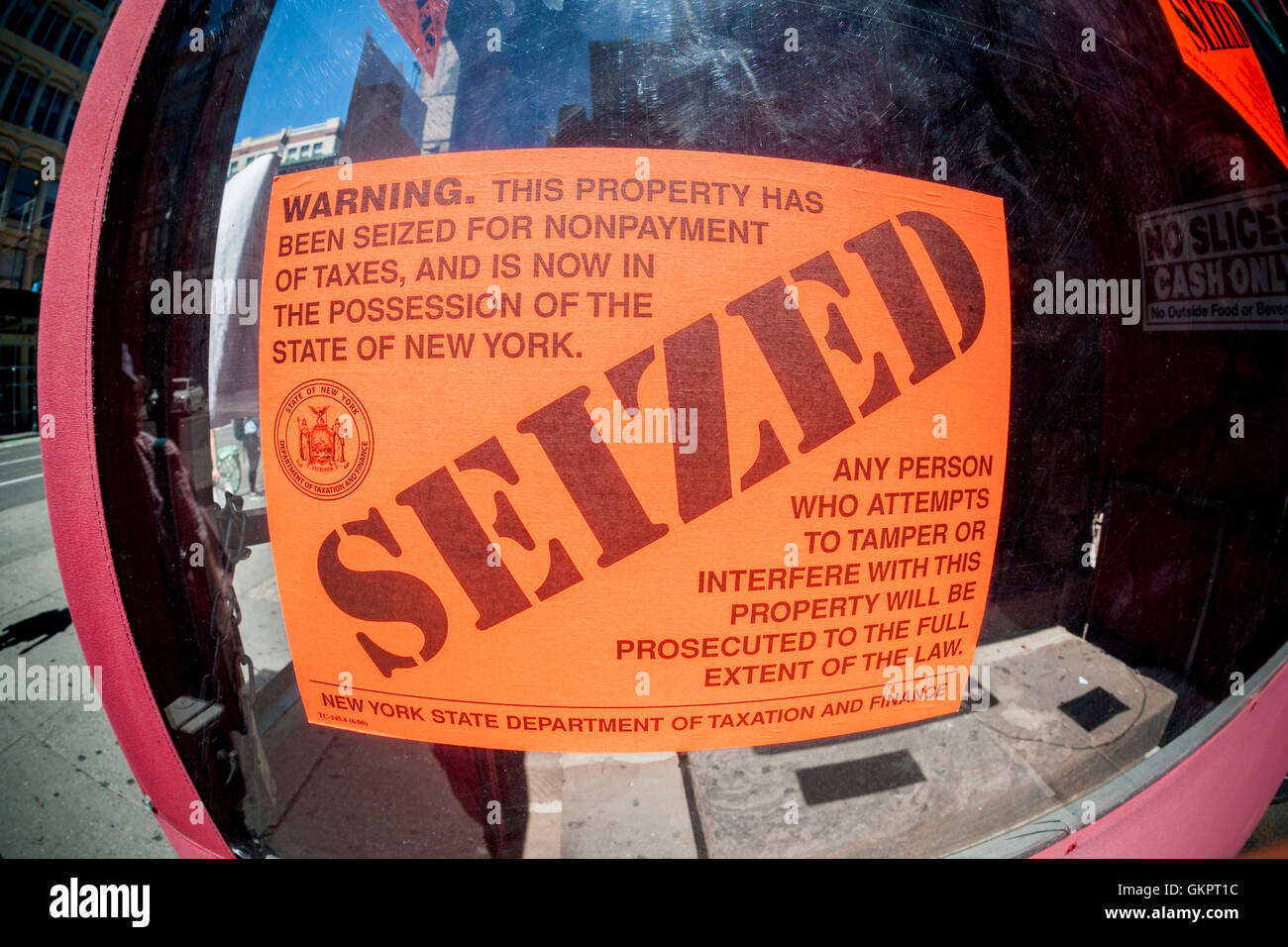 A seized sign decorates the door of Grimaldi's pizzeria in Chelsea in ...