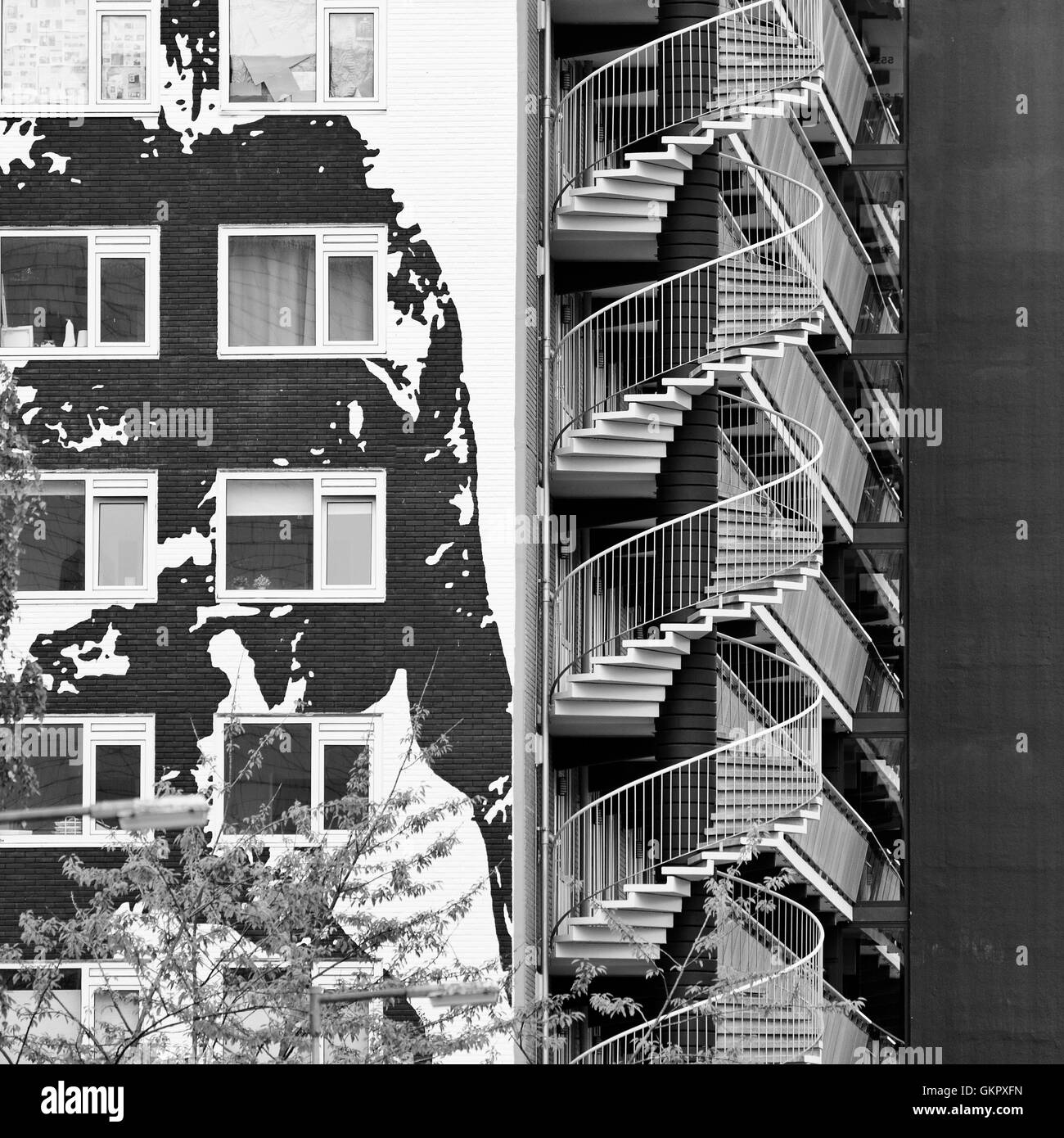 Black round spiral hi-res stock photography and images - Alamy