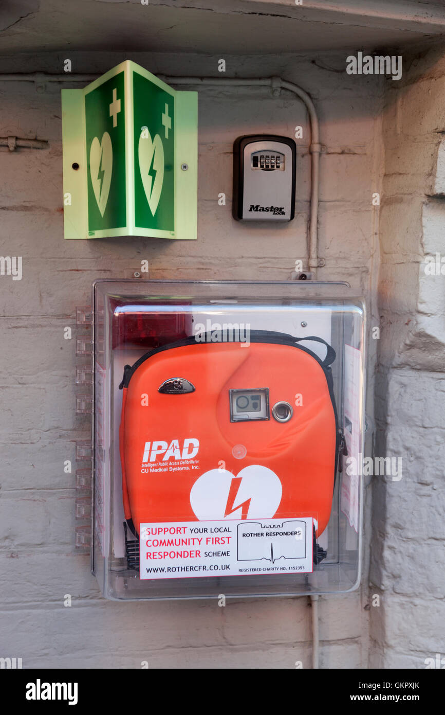 Medical emergency defibrillator hi-res stock photography and images - Alamy