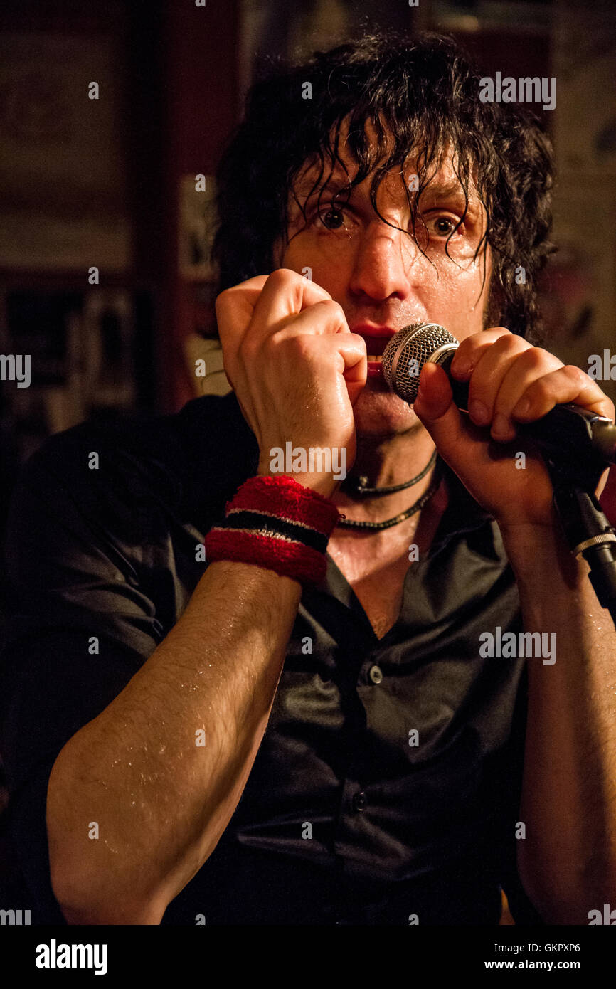 Cantù Italy. 06th April 2011. The American singer-songwriter JESSE ...