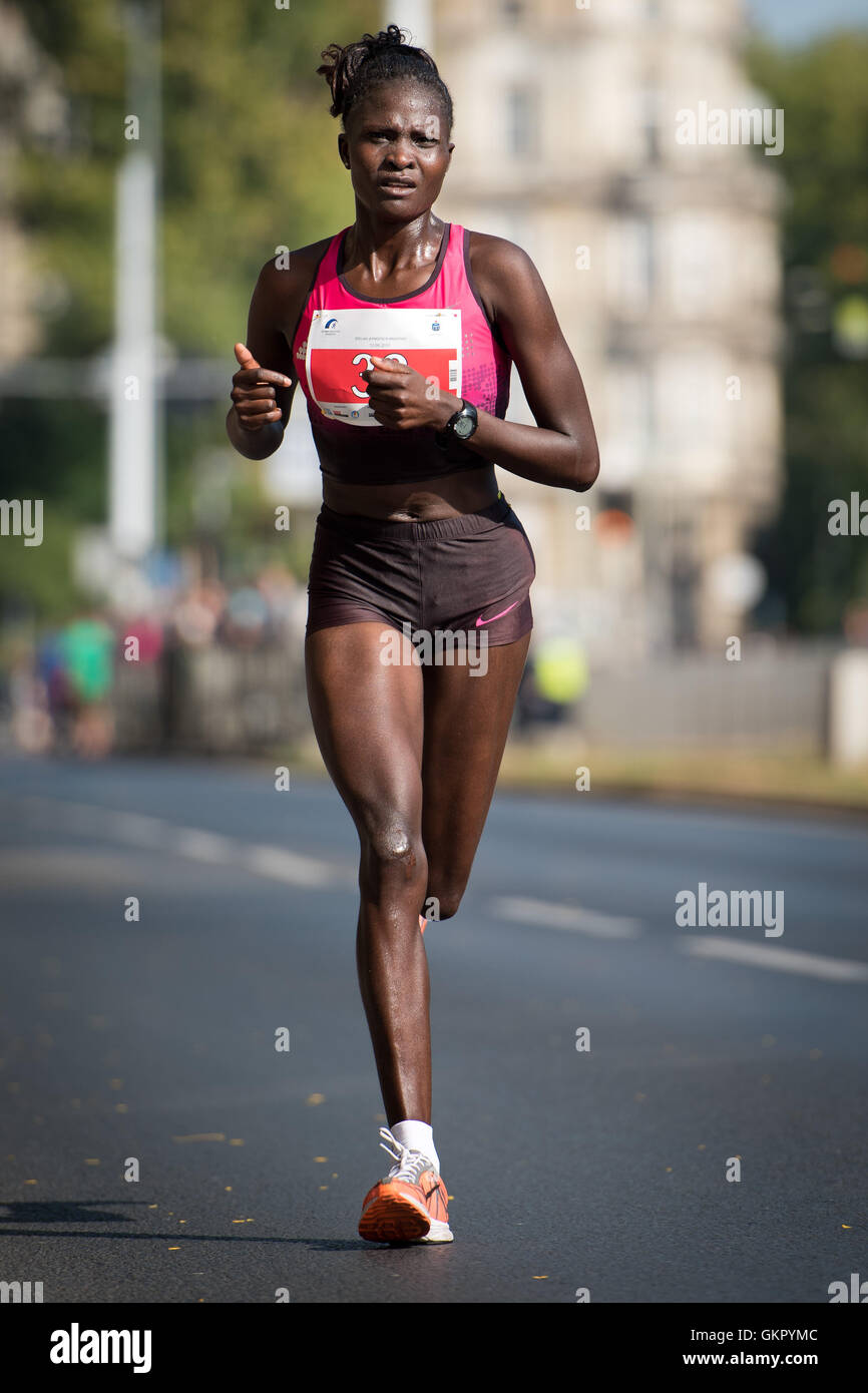 Woman marathon hi-res stock photography and images - Alamy