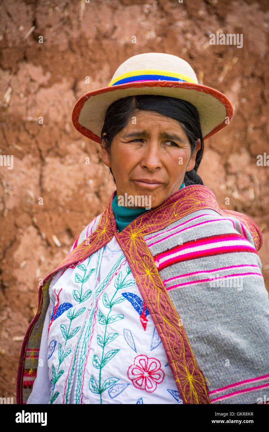 Pueblo quechua hi-res stock photography and images - Alamy