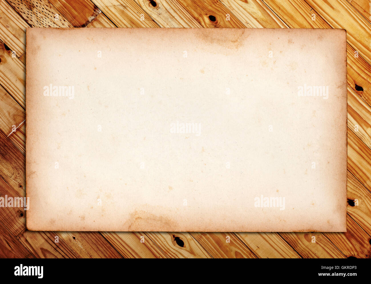 old note paper on wood background Stock Photo - Alamy