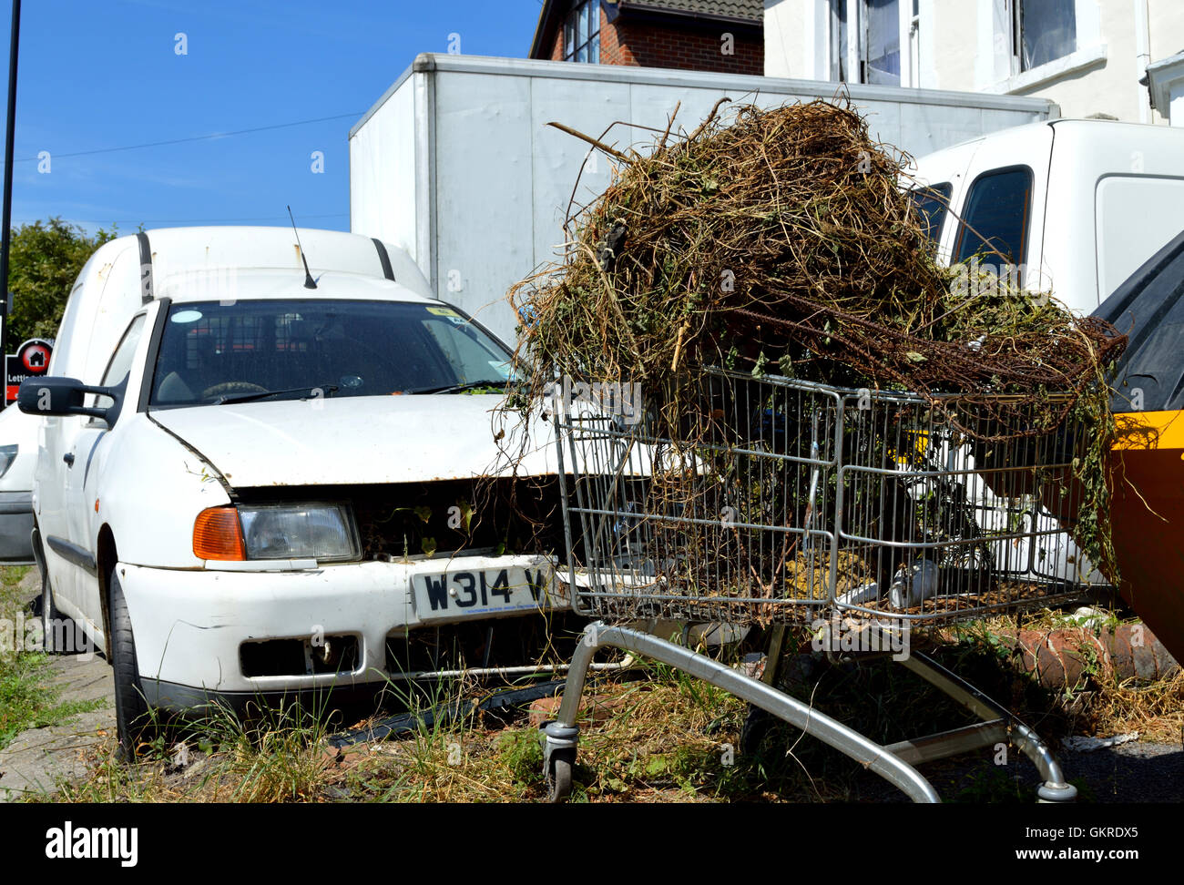 Scrapped white VW Caddy van car Stock Photo - Alamy