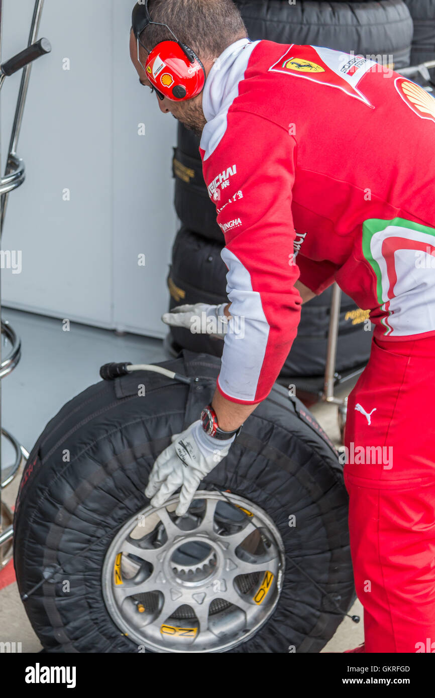 Ferrari mechanic hi-res stock photography and images - Alamy