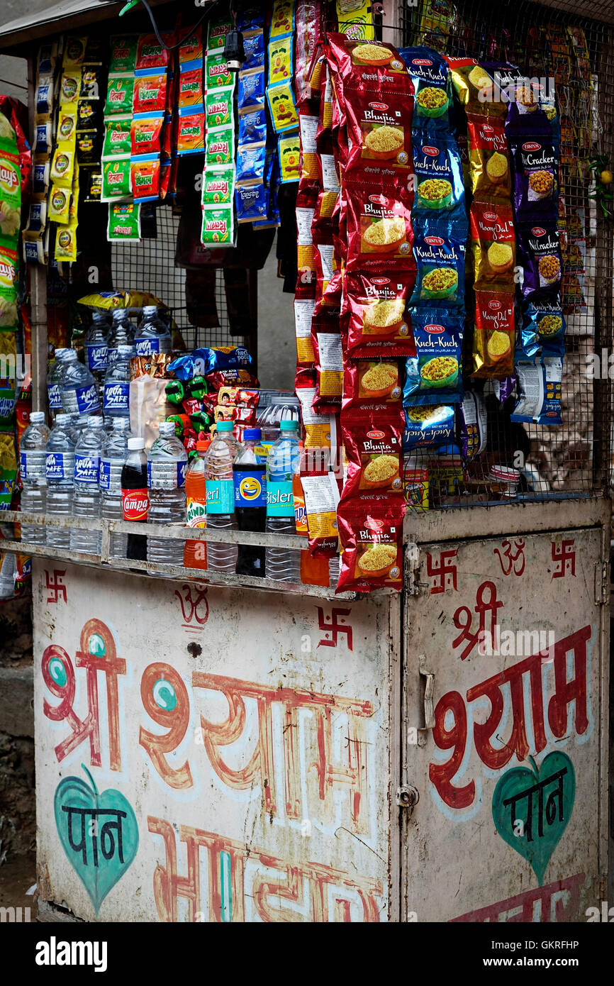 Cigarette stall india hi-res stock photography and images - Alamy