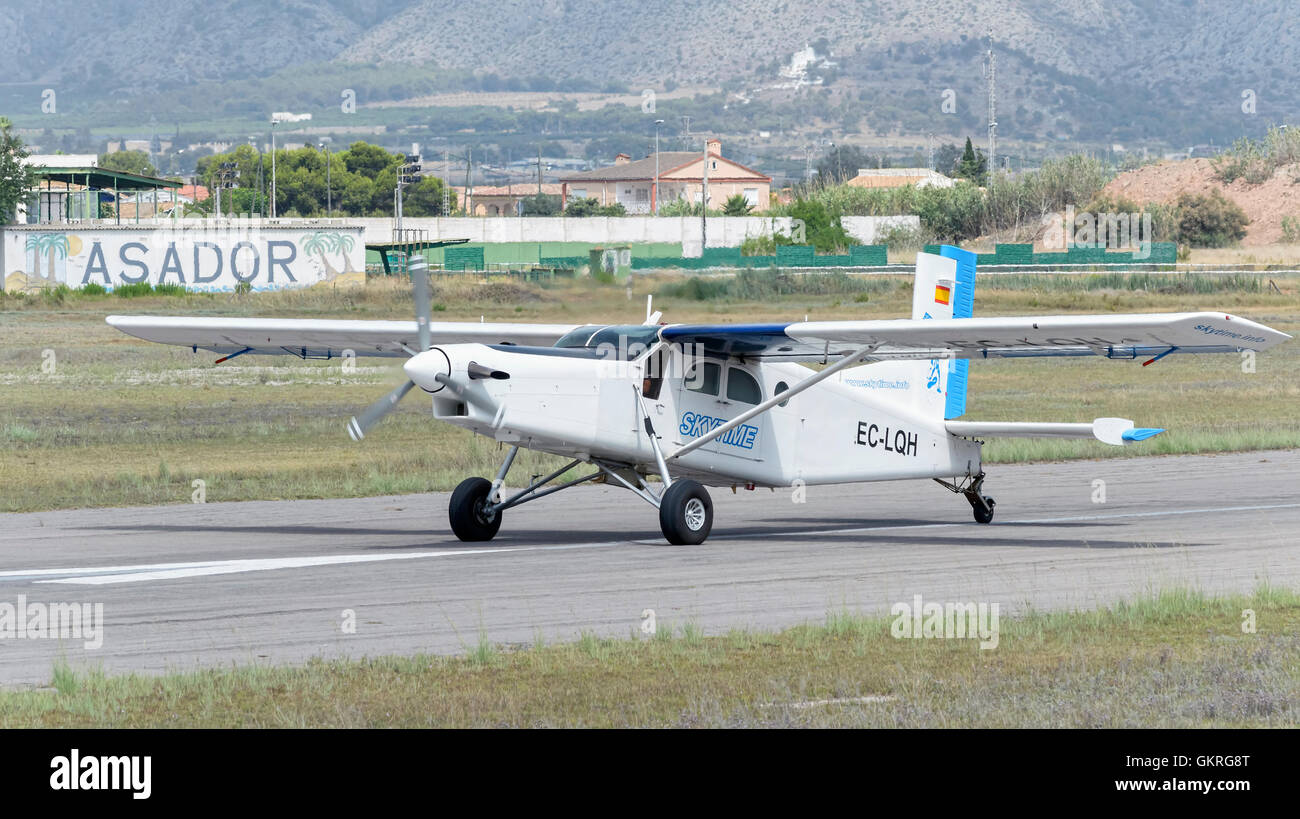 Small plane pilatus pc 6 b2 h4 turbo hi-res stock photography and ...