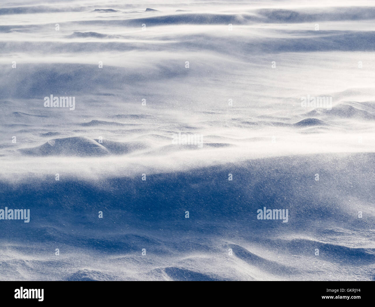Wind drift snow flying over snow surface refief Stock Photo - Alamy