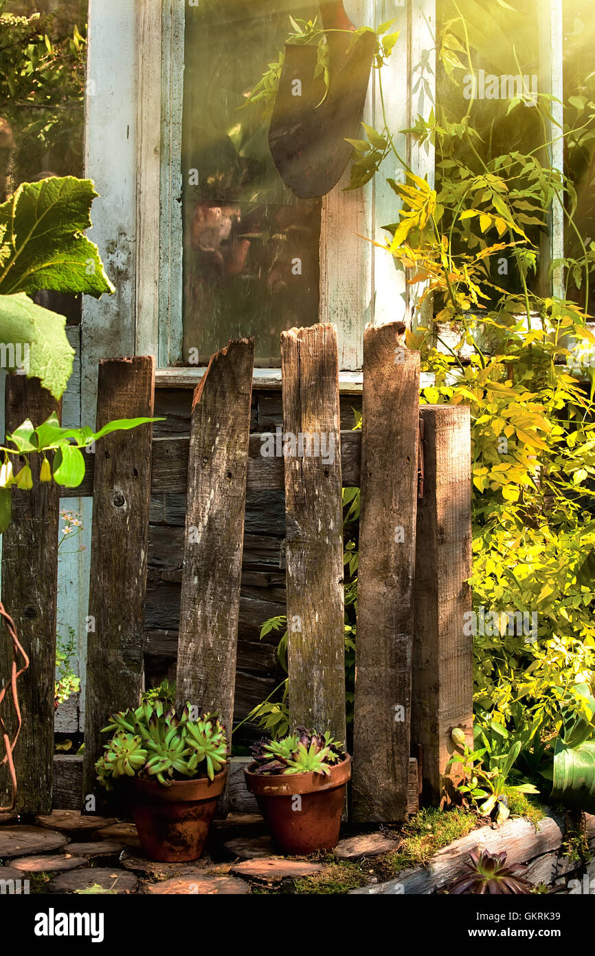 Broken garden gate hi-res stock photography and images - Alamy