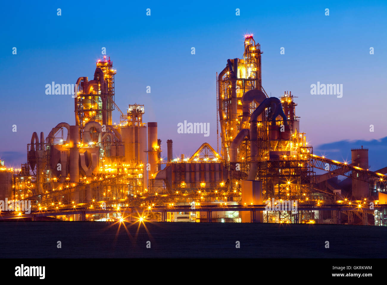 Factory / Chemical Plant At Sunset Stock Photo - Alamy
