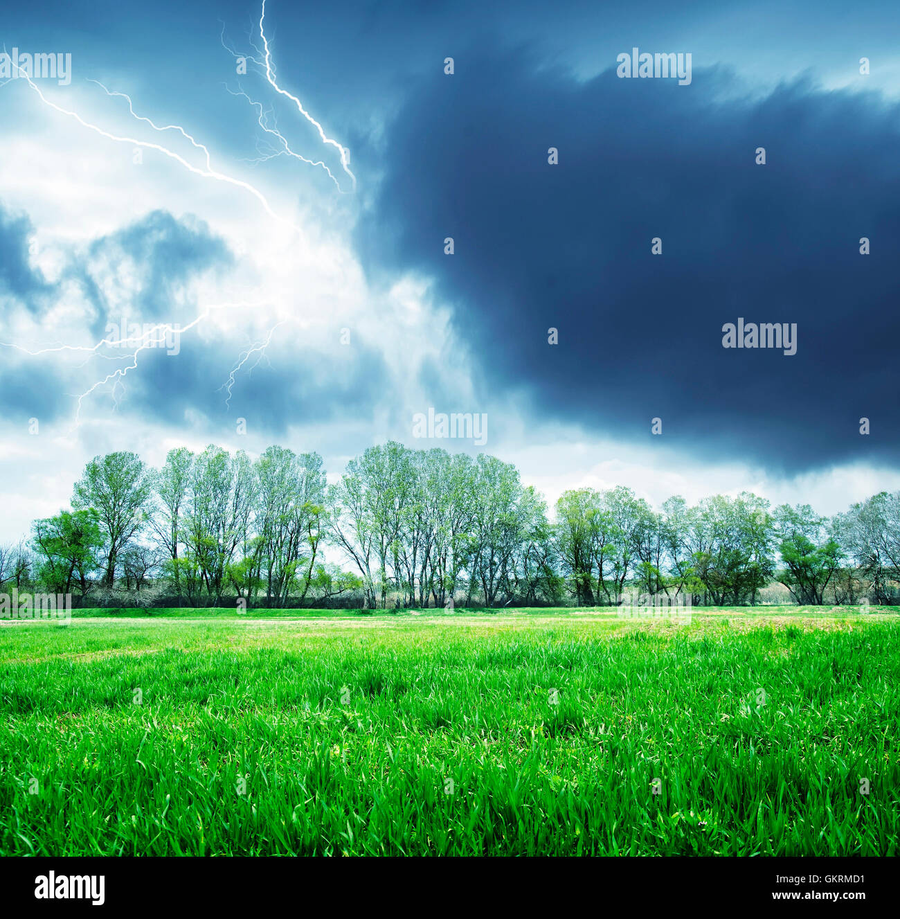 Electric green storm sky hi-res stock photography and images - Alamy
