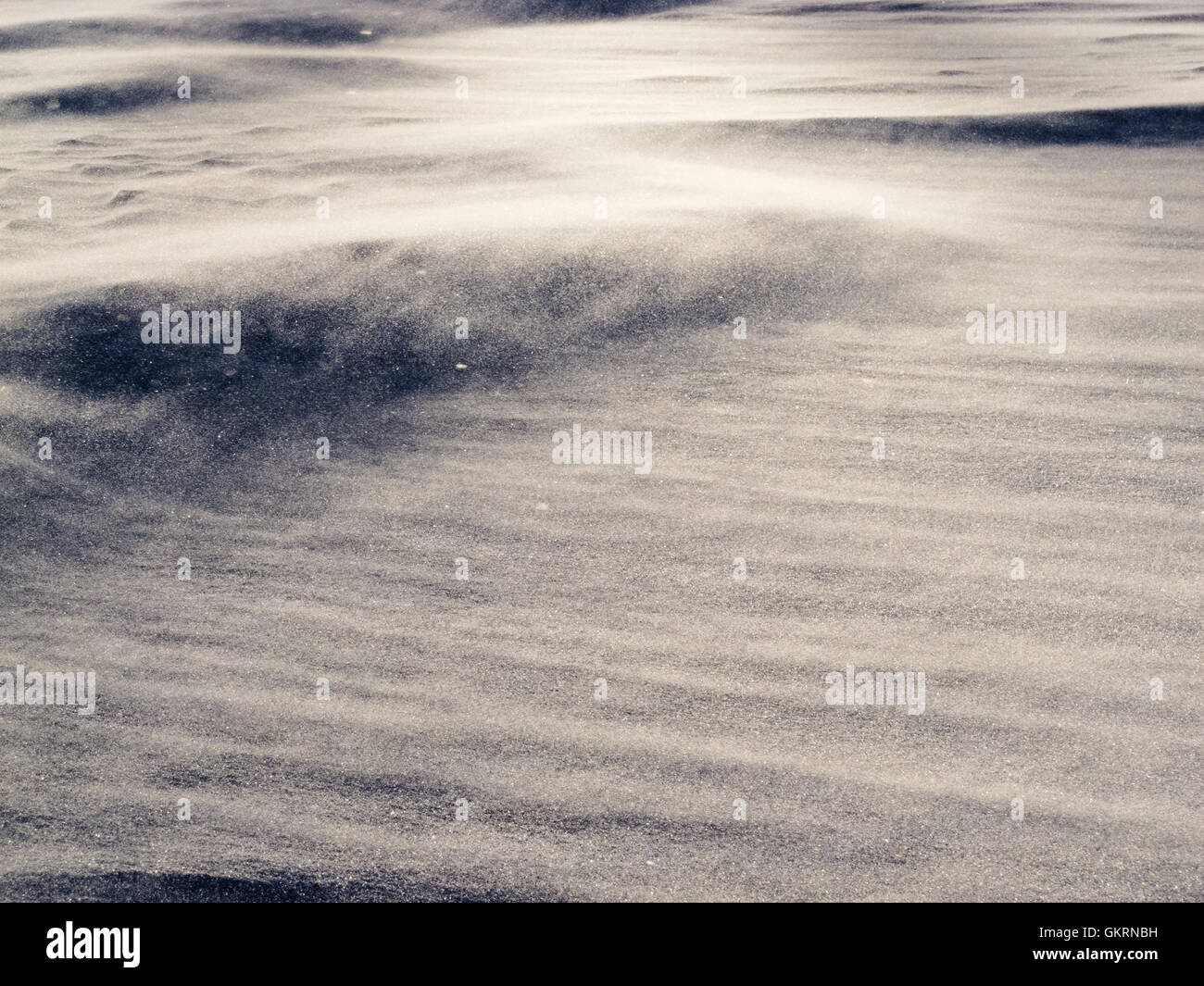 Wind drift snow flying over snow surface refief Stock Photo - Alamy