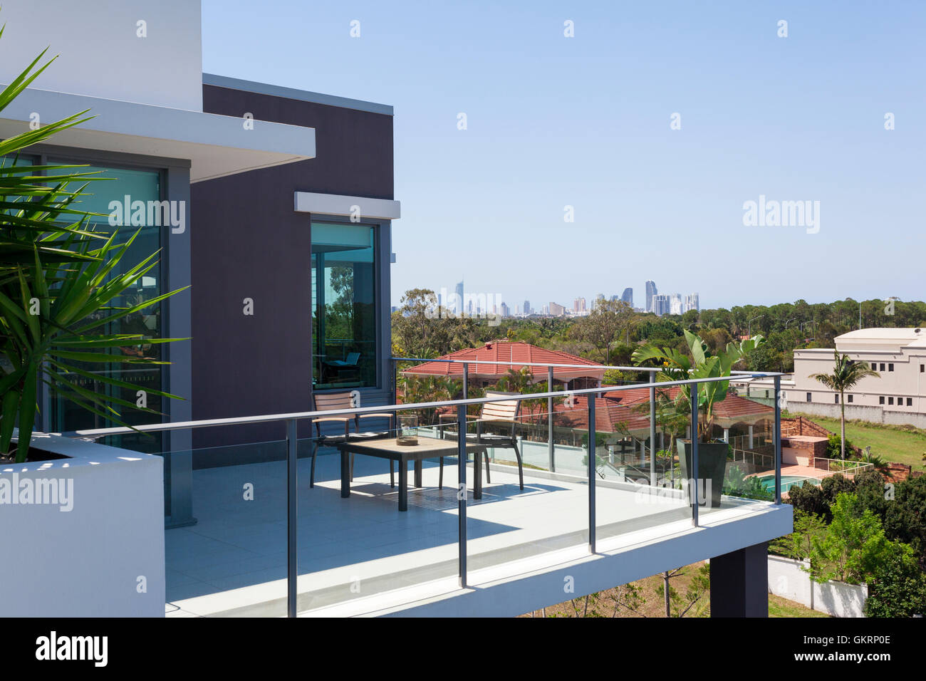 Modern gold coast home hi-res stock photography and images - Alamy