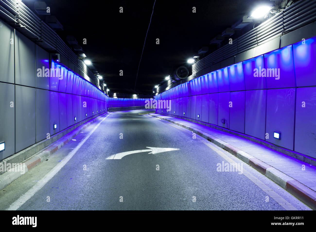 Tunnel - Urban highway road tunnel Stock Photo - Alamy