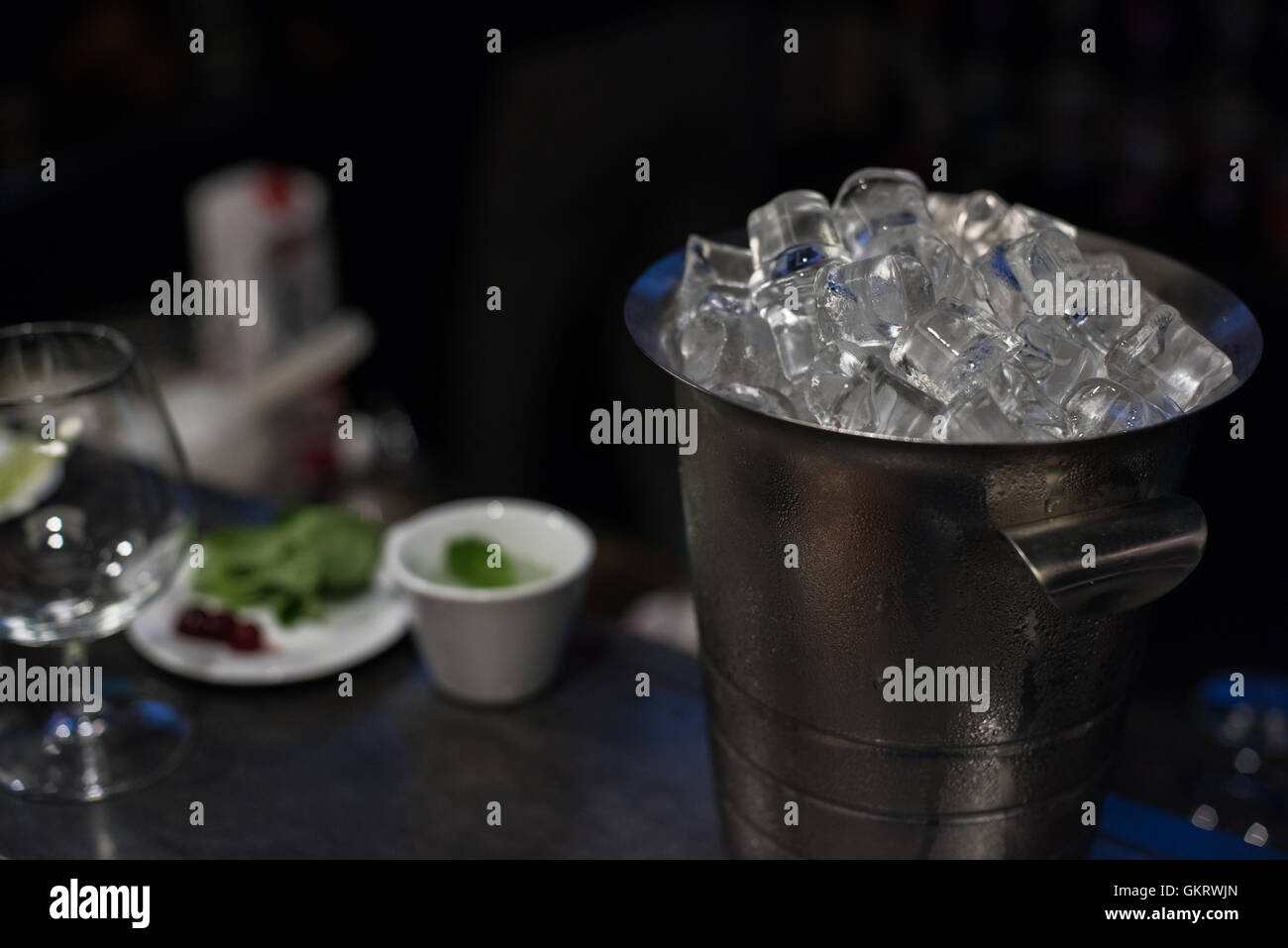 bucket with ice cubes Stock Photo - Alamy