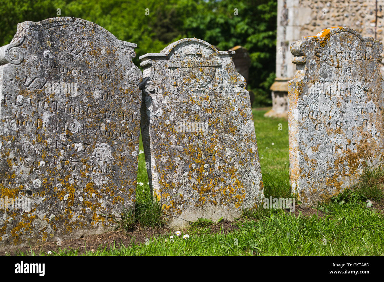 English village graveyards hi-res stock photography and images - Alamy