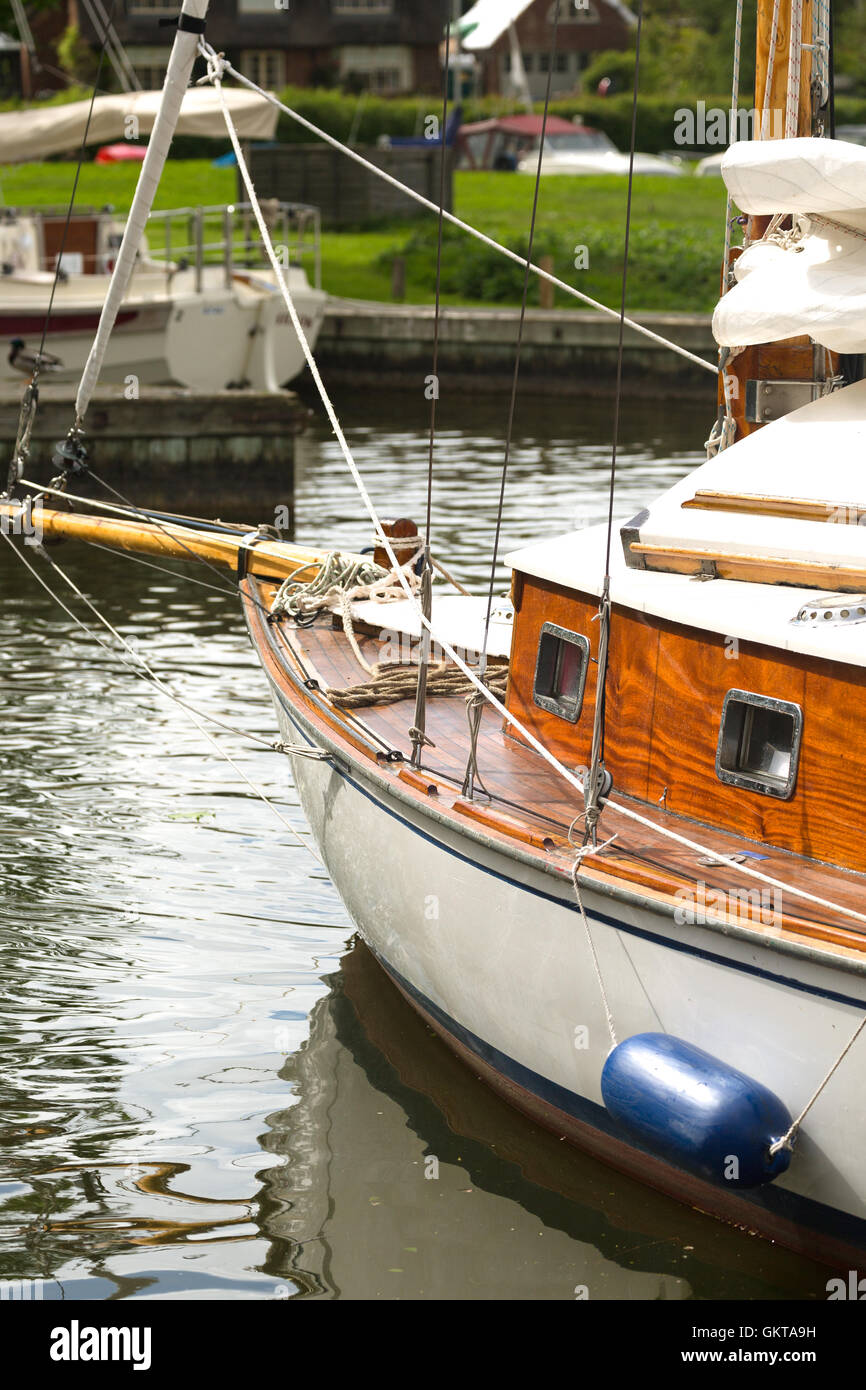 Traditional broads yachts hi-res stock photography and images - Alamy
