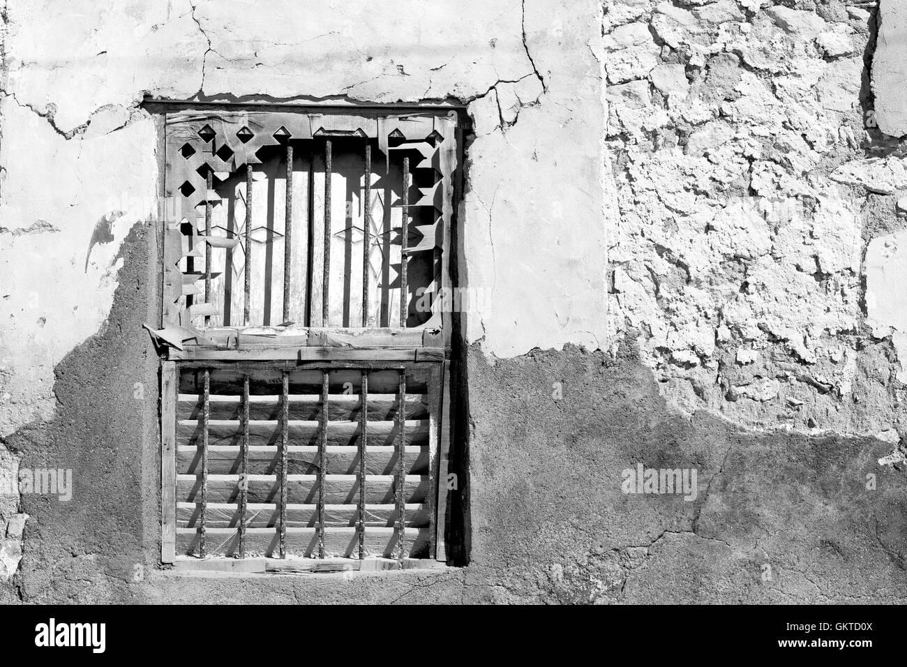 in oman the old ornate window for the mosque Stock Photo - Alamy