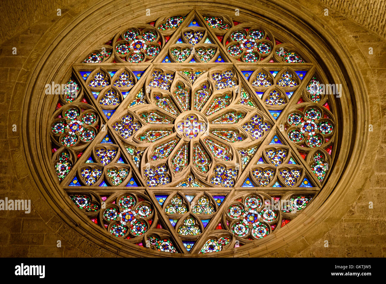 Stained glass round window hi-res stock photography and images - Alamy