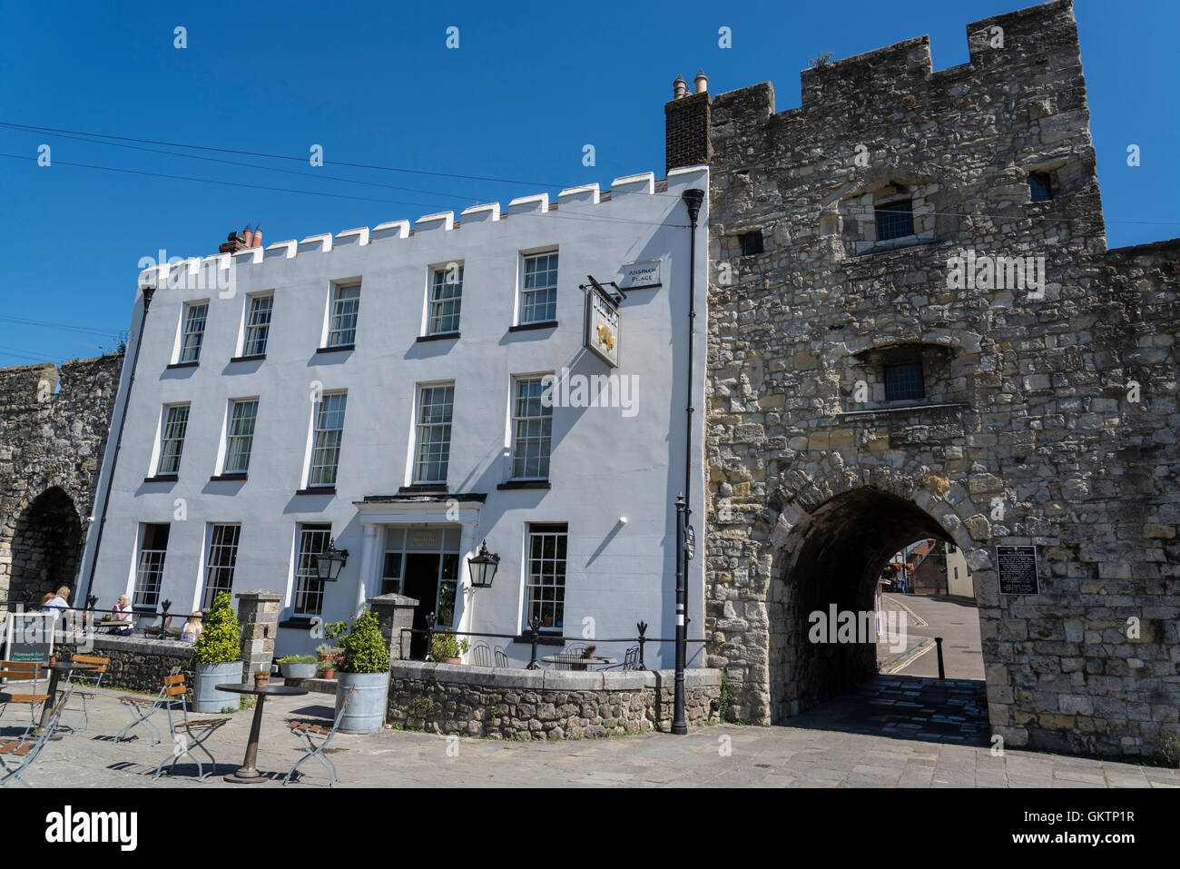 Southampton gate hi-res stock photography and images - Alamy