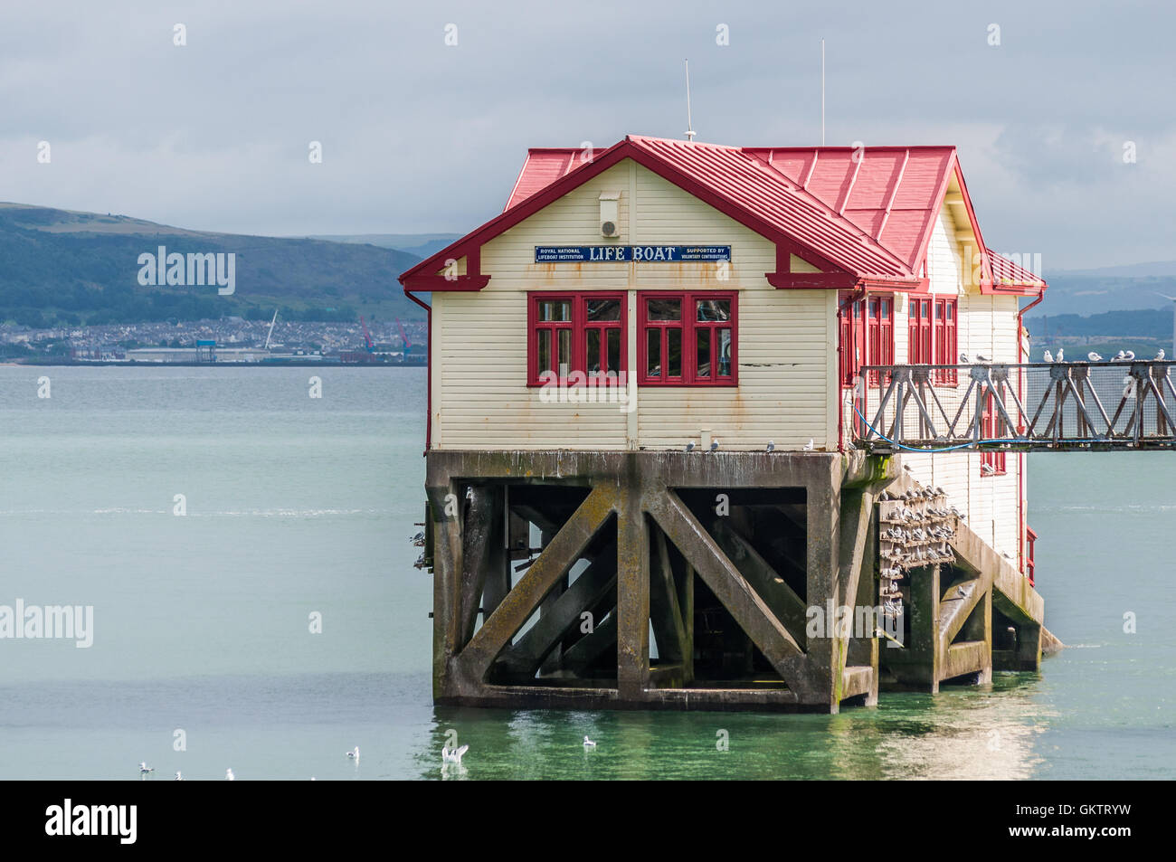 Rnli mumbles lifeboat station hi-res stock photography and images - Alamy