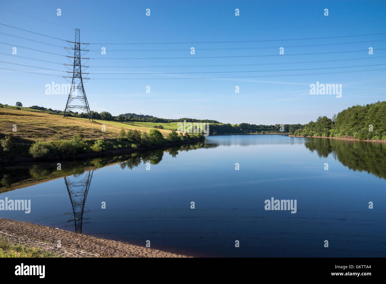 Electricity pylons beside Bottoms reservoir in the Longdendale valley ...
