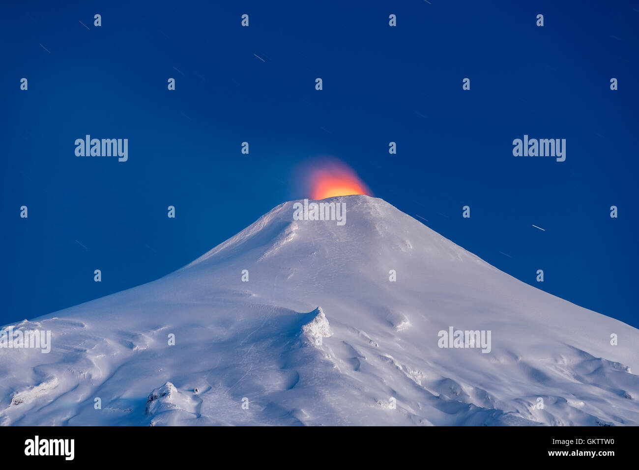 Volcan Villarrica, Araucania, Chile. Villarrica volcano, Patagonia ...