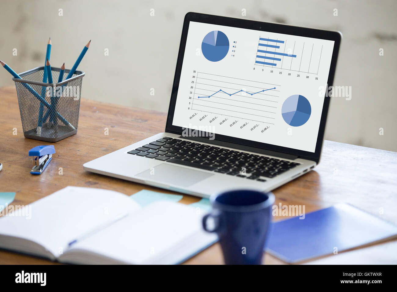 Stock market office interior hi-res stock photography and images - Alamy