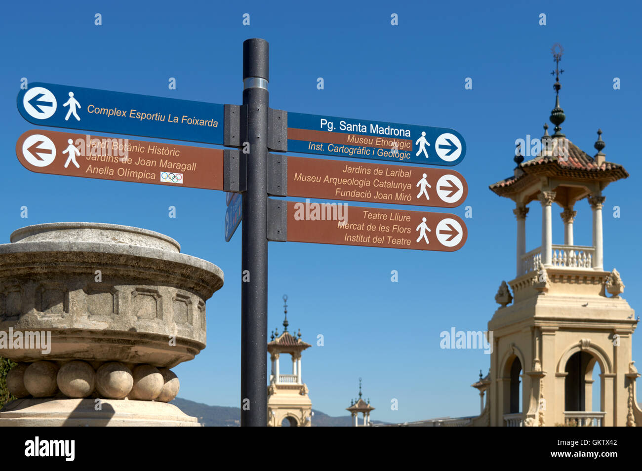 Spanish street signs hi-res stock photography and images - Alamy