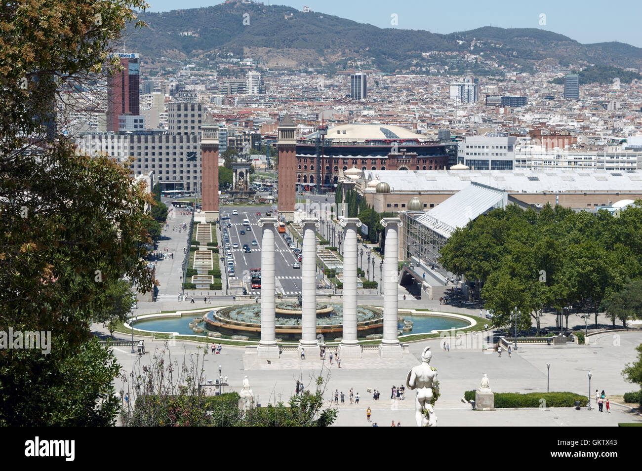 View fountain from avenue hi-res stock photography and images - Alamy