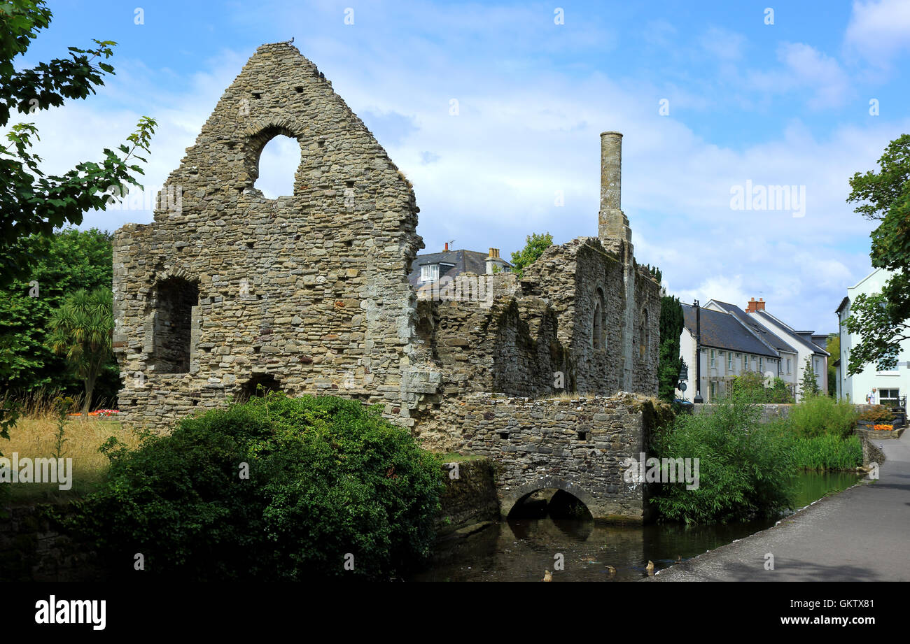 Ruins of the 12th Century Norman House in Christchurch Stock Photo - Alamy