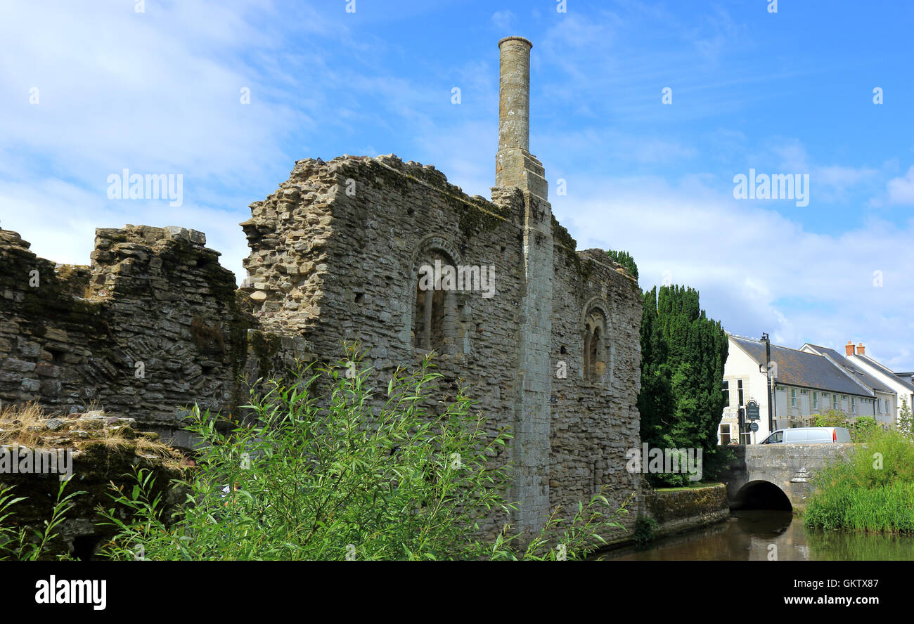 12th century norman house in christchurch hi-res stock photography and ...