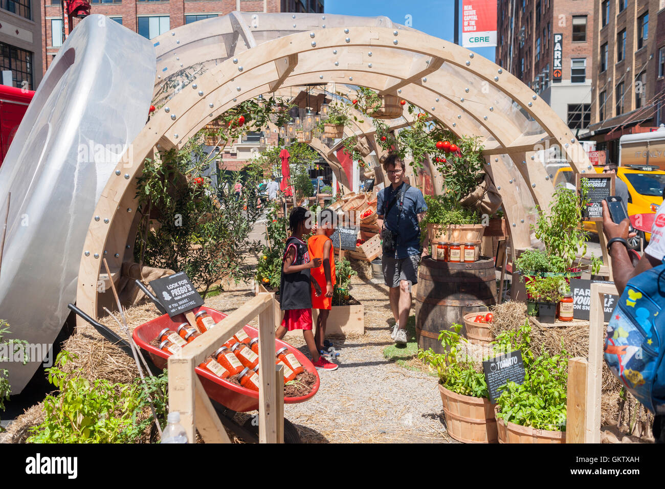 Chelsea farmers market hi-res stock photography and images - Alamy