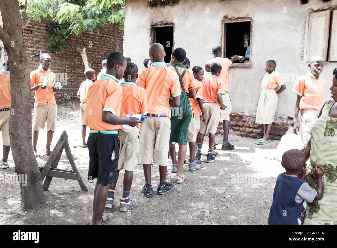 Kids in queue hi-res stock photography and images - Alamy