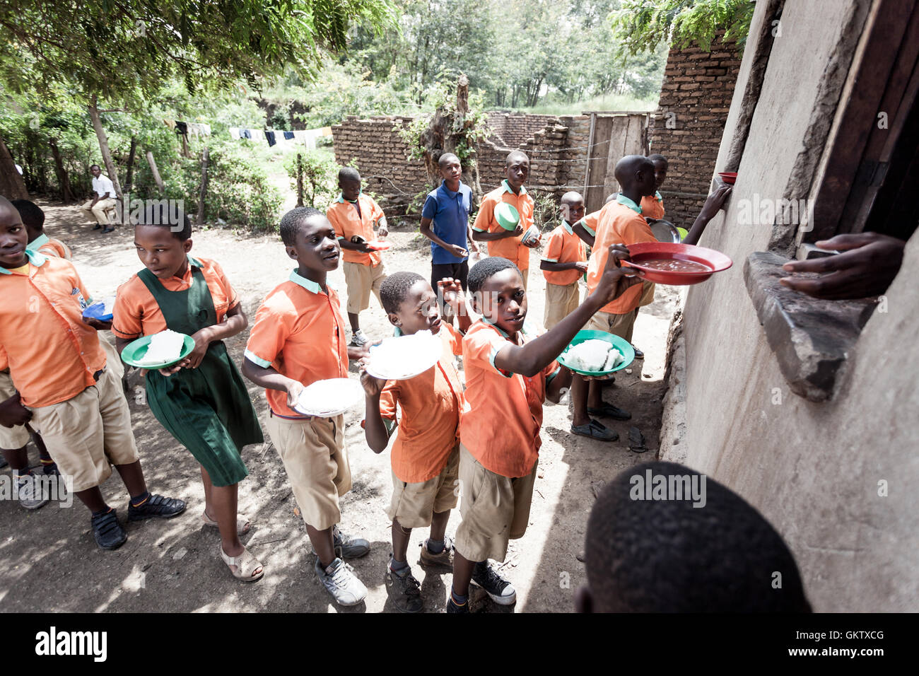 Kids in queue hi-res stock photography and images - Alamy