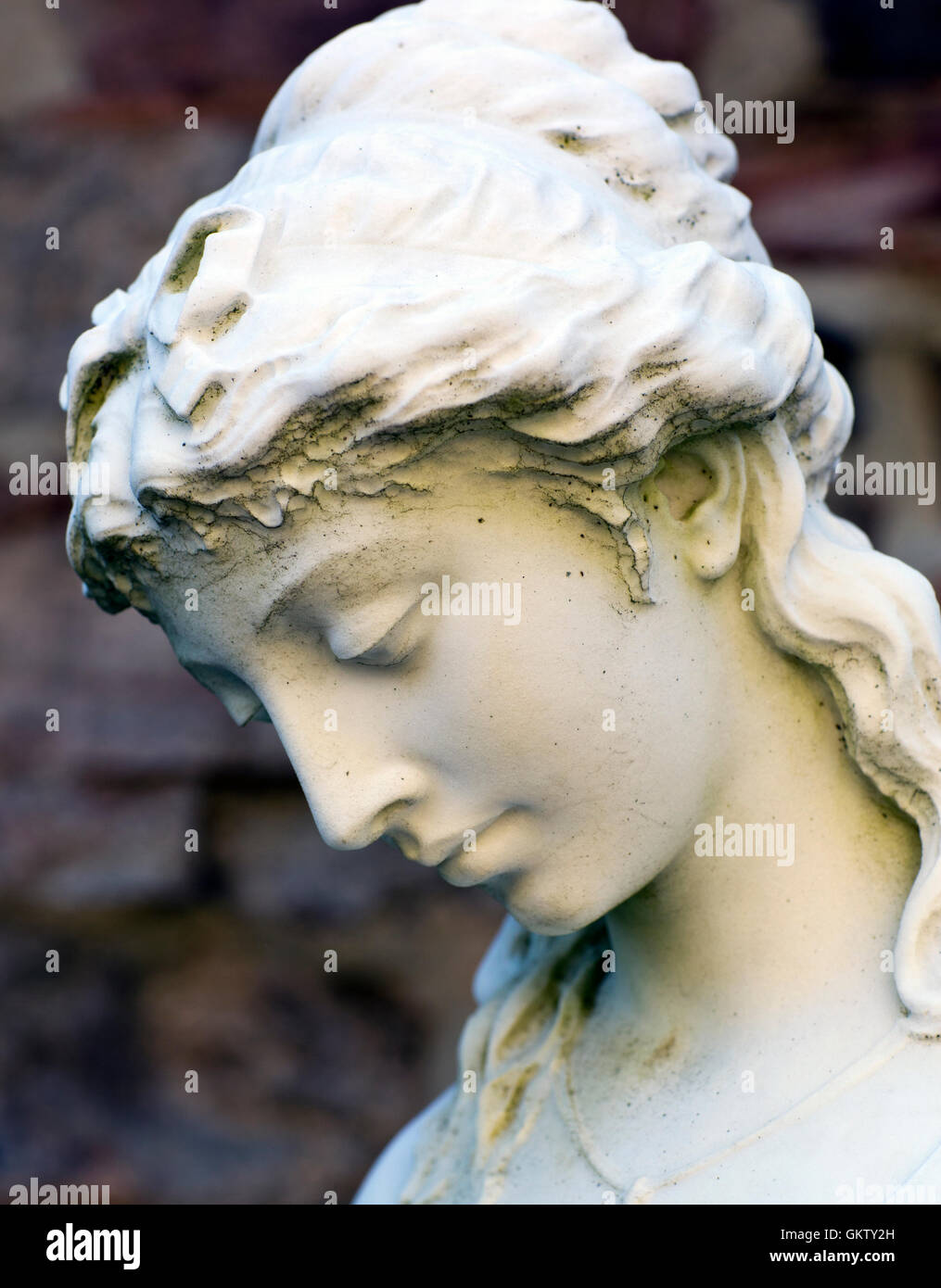 Sculpture of female form hi-res stock photography and images - Alamy