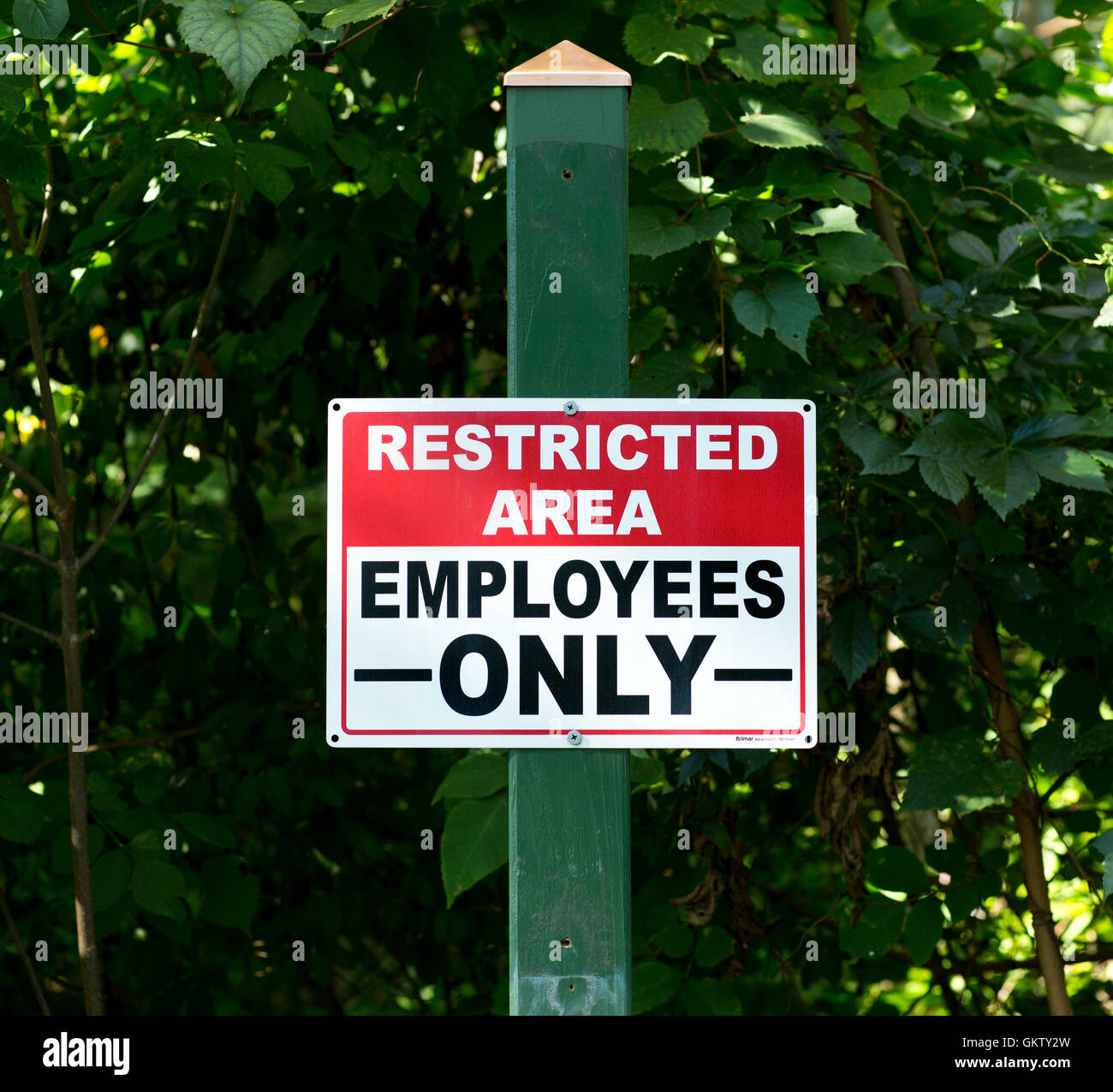 Employees only sign hi-res stock photography and images - Alamy