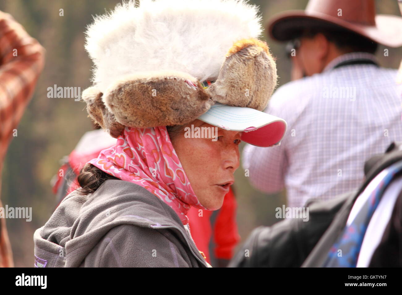 Tibetan lady sells souvenirs in Jiuzhaigou National Park in China Stock ...
