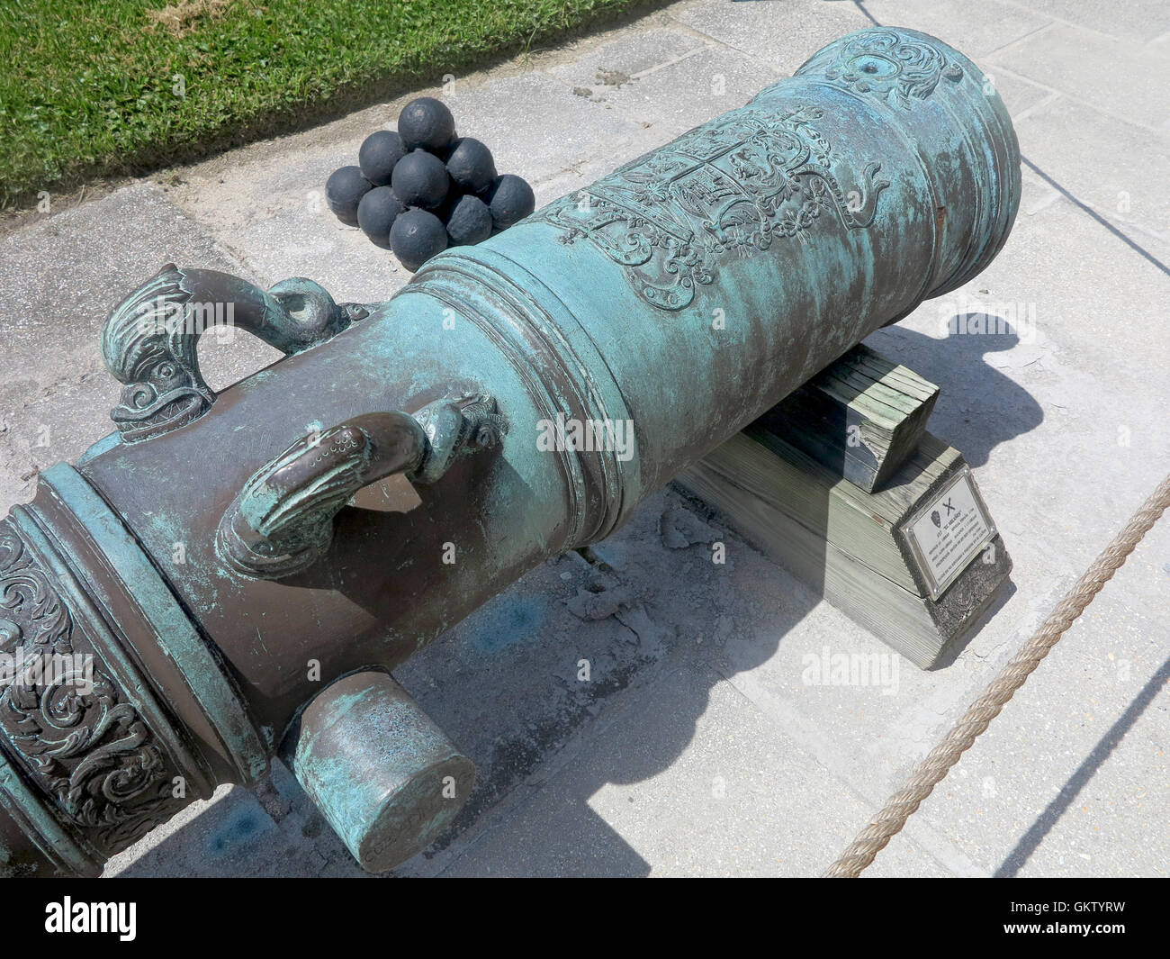 Old Stone Cannon Balls High Resolution Stock Photography and Images - Alamy