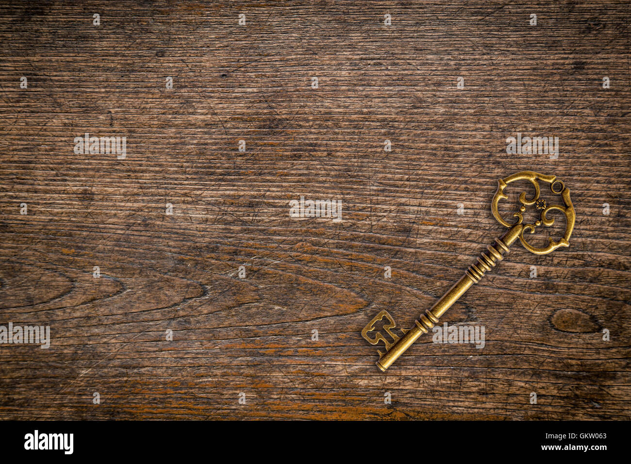 Vintage key on wood texture and background with space Stock Photo - Alamy