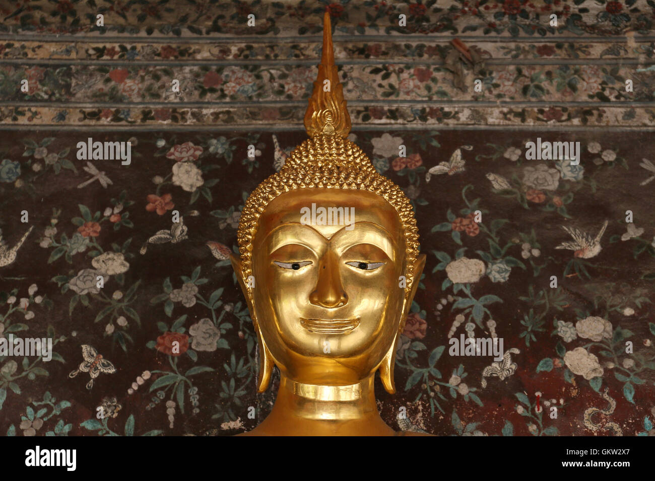 Statue old design decoration hi-res stock photography and images - Alamy