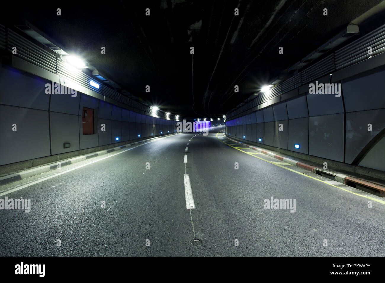 Tunnel - Urban highway road tunnel Stock Photo - Alamy